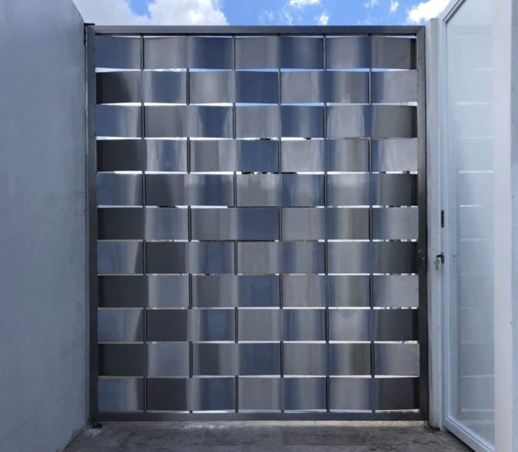 Portones en stainless steel: seguridad y estética