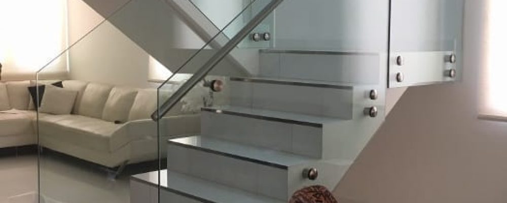 Barandas y pasamanos en Acero Inoxidable y Cristal - Decora Online